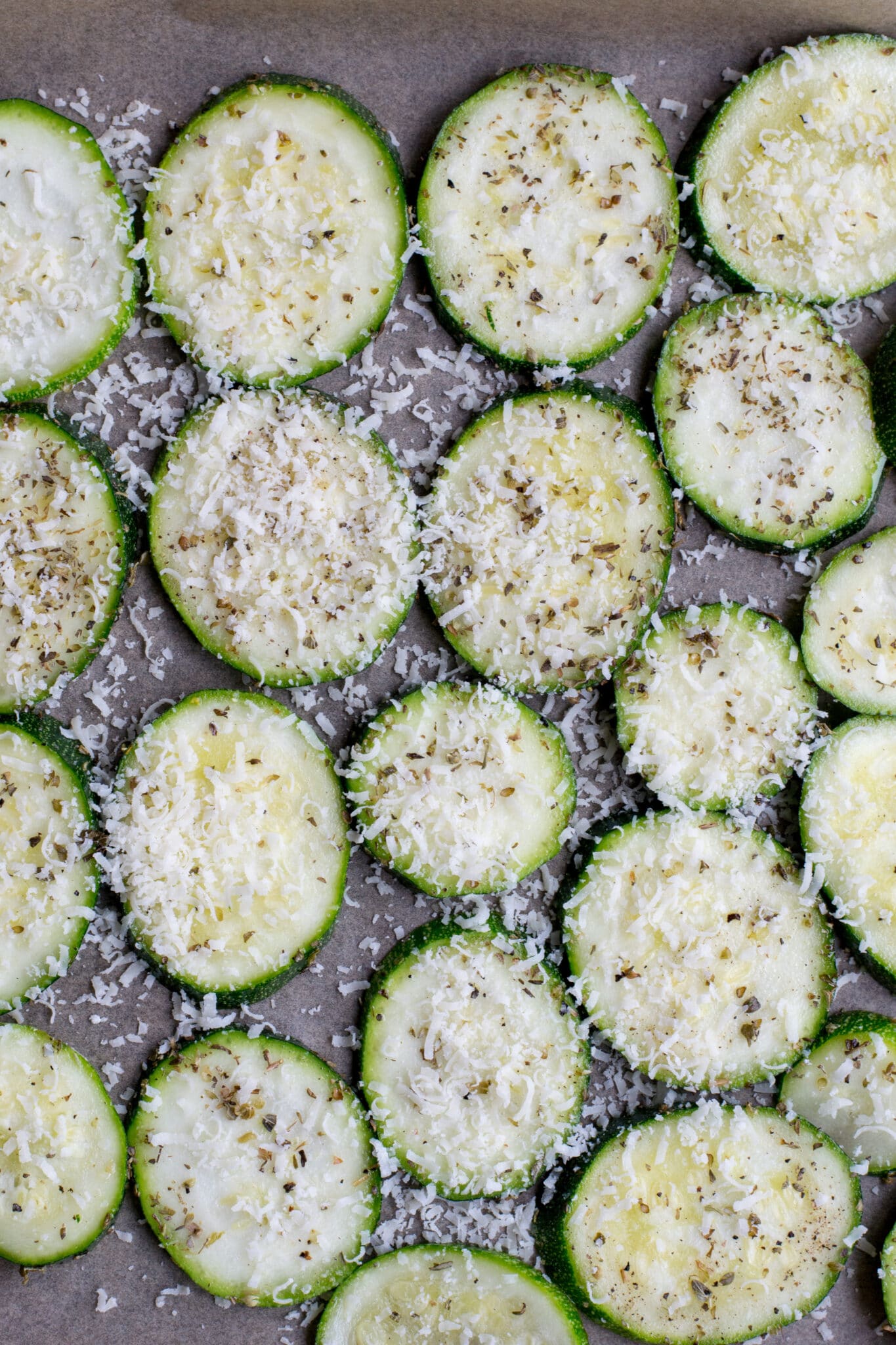 Baked keto courgette chips