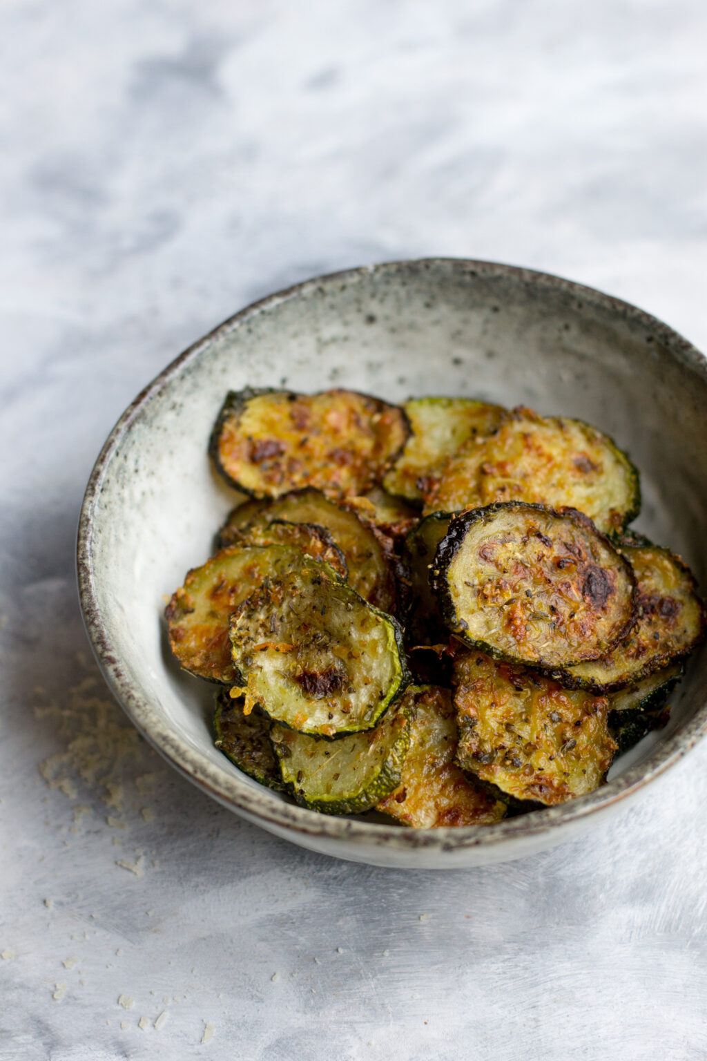 Baked keto courgette chips